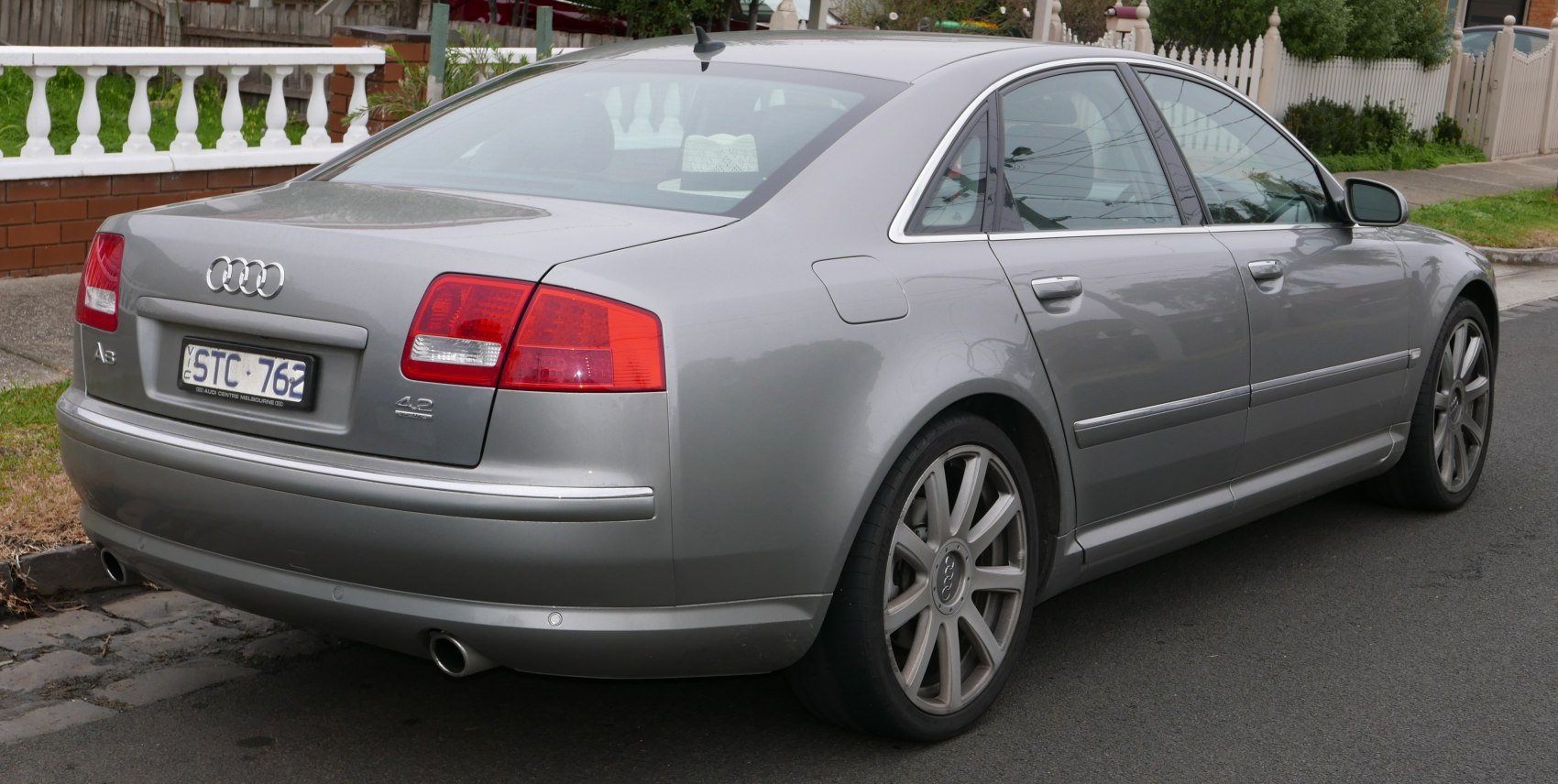 Audi A8 (D3, 4E) 6.0i W12 (450 Hp) quattro Tiptronic
